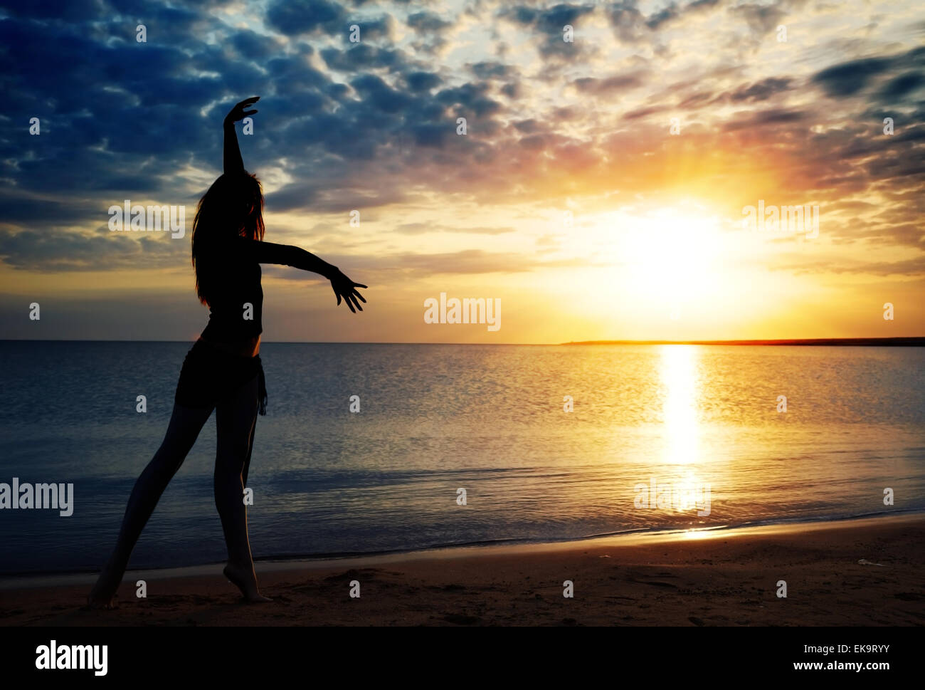 Dance dancing beach exercise hi-res stock photography and images - Alamy