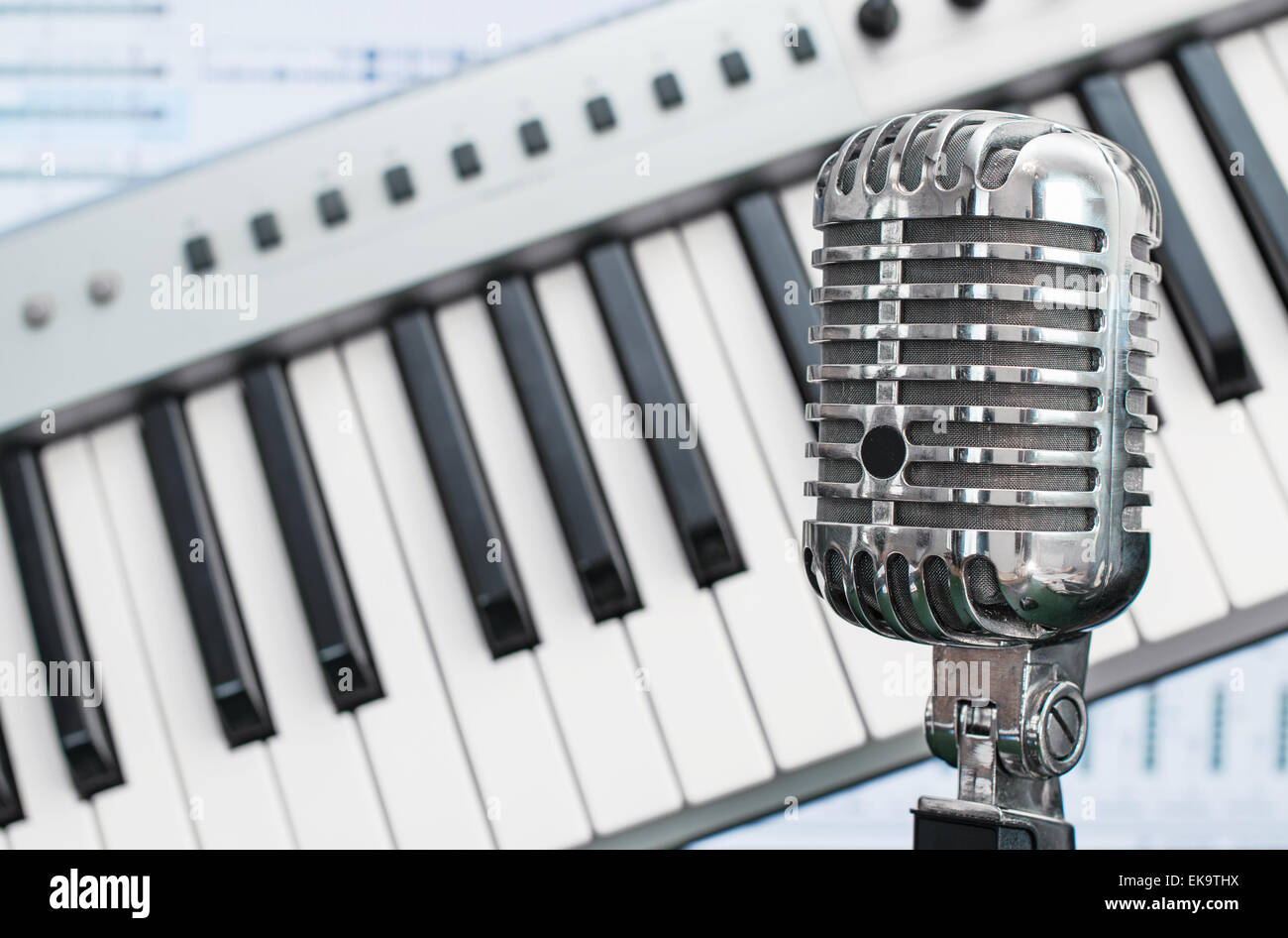 Keyboard piano microphone hi-res stock photography and images - Alamy