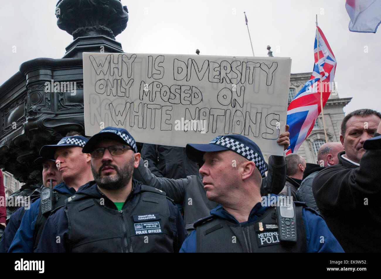 Police surround group from Britain First as they try to disrupt UN Anti ...