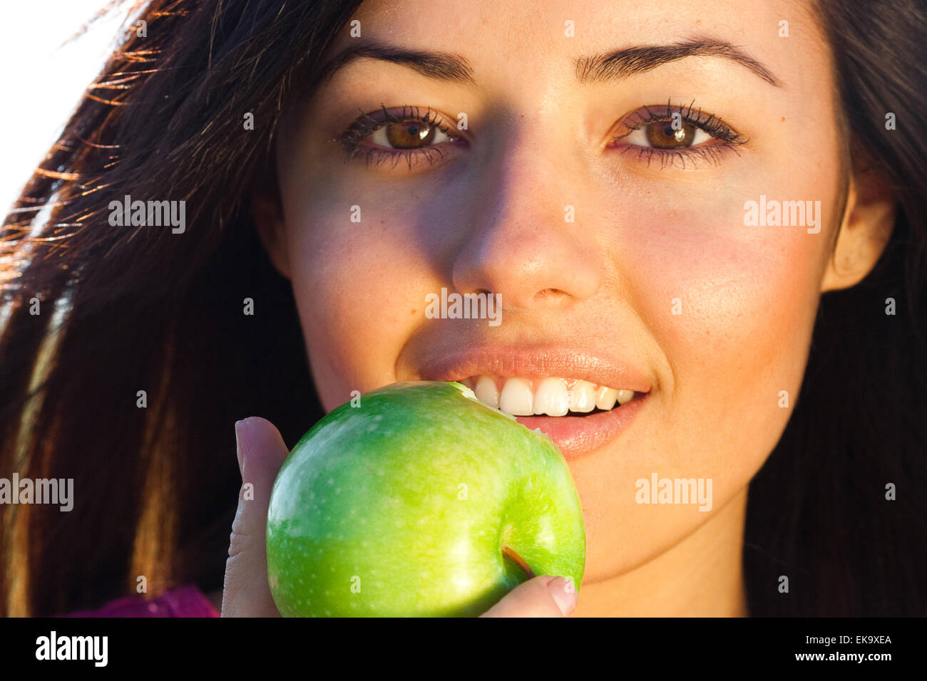 portrait of a beautiful young woman with apple outdoor Stock Photo - Alamy