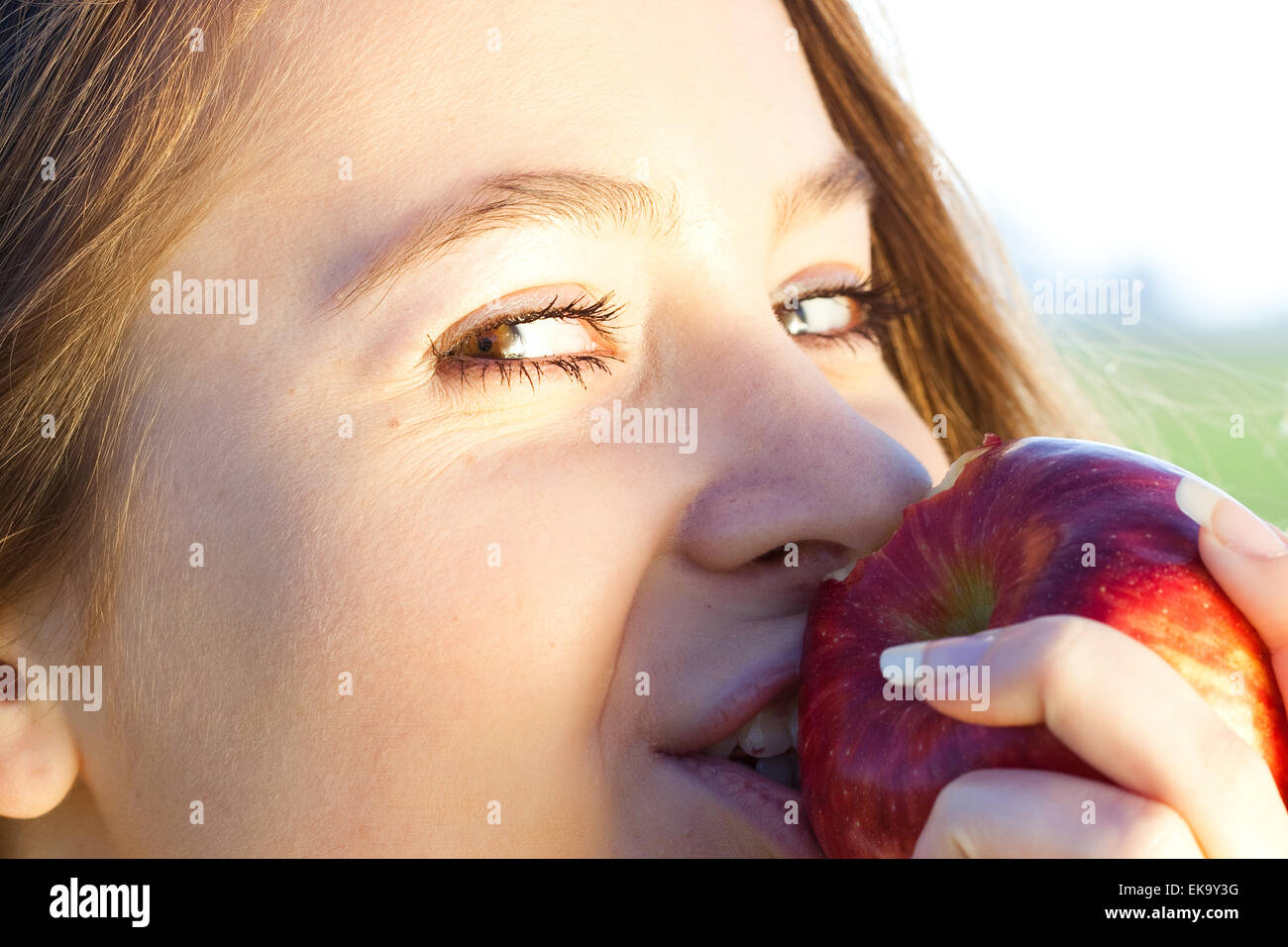 portrait of a beautiful young woman with apple outdoor Stock Photo - Alamy