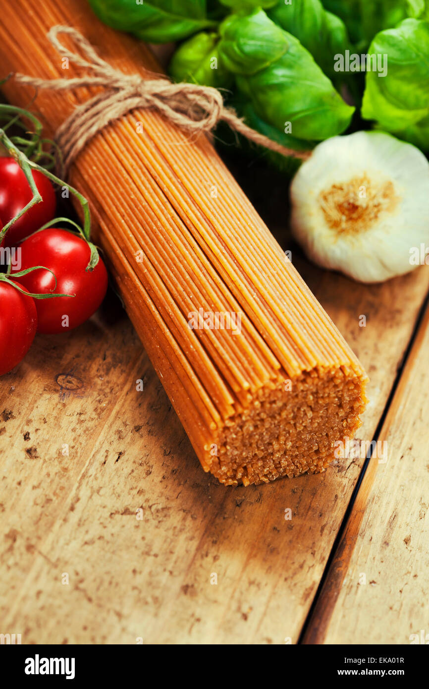 whole wheat spaghetti Stock Photo - Alamy