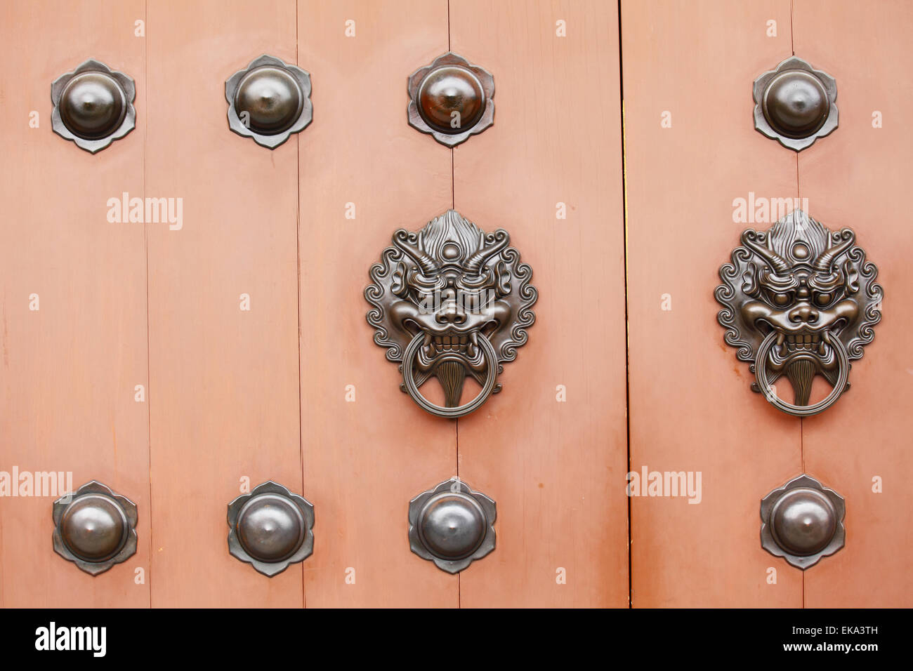 Chinese style door Stock Photo - Alamy