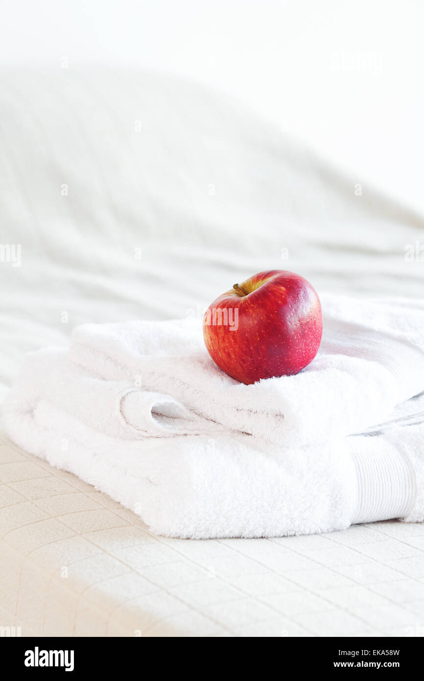 apple lying on towels on the bed Stock Photo - Alamy