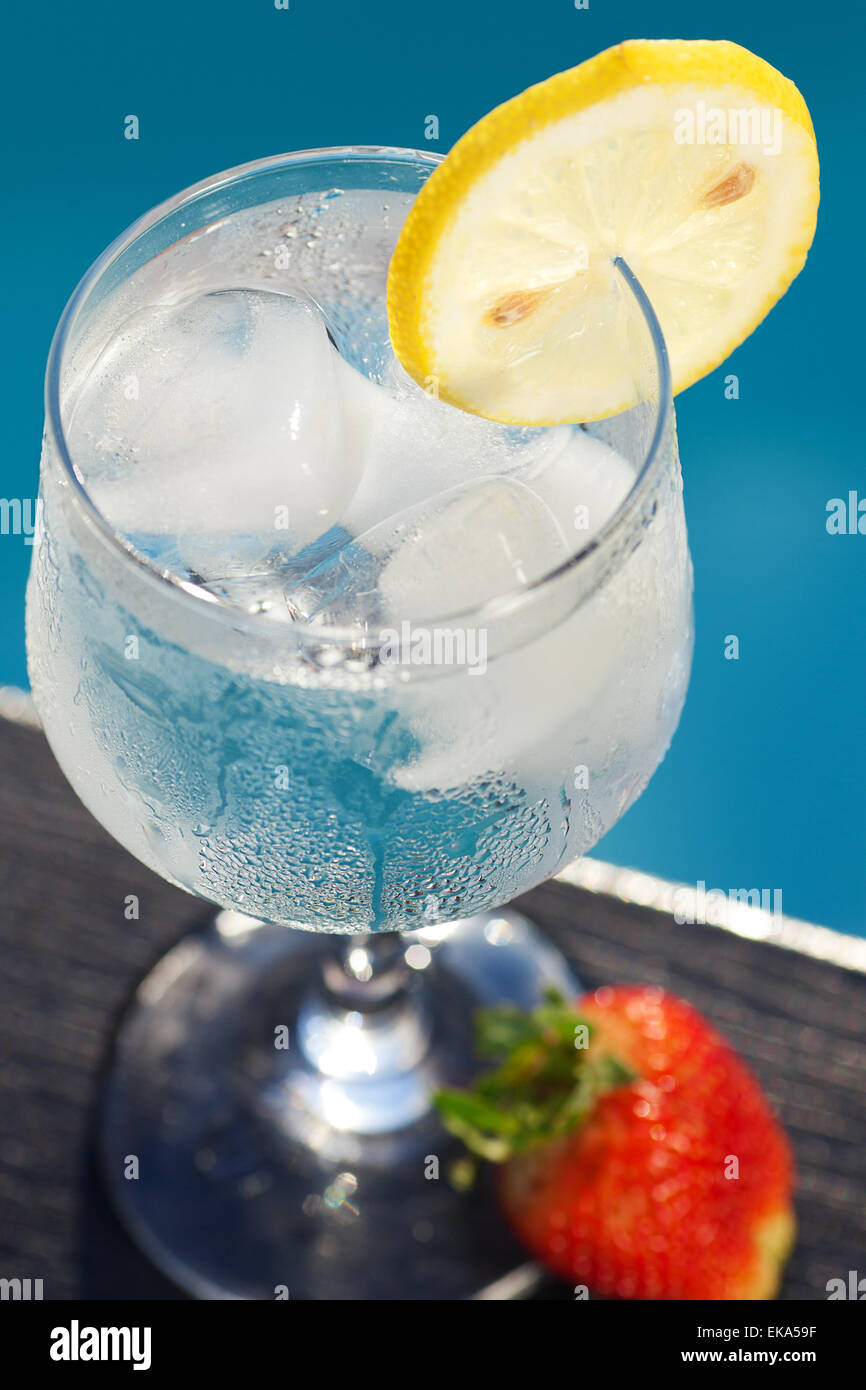 Swimming pool, lounge, a wine glass with ice, lemon and strawber Stock ...