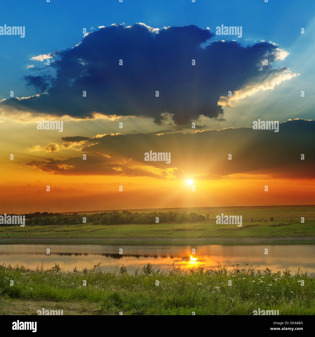 beautiful dramatic sunset over river Stock Photo - Alamy