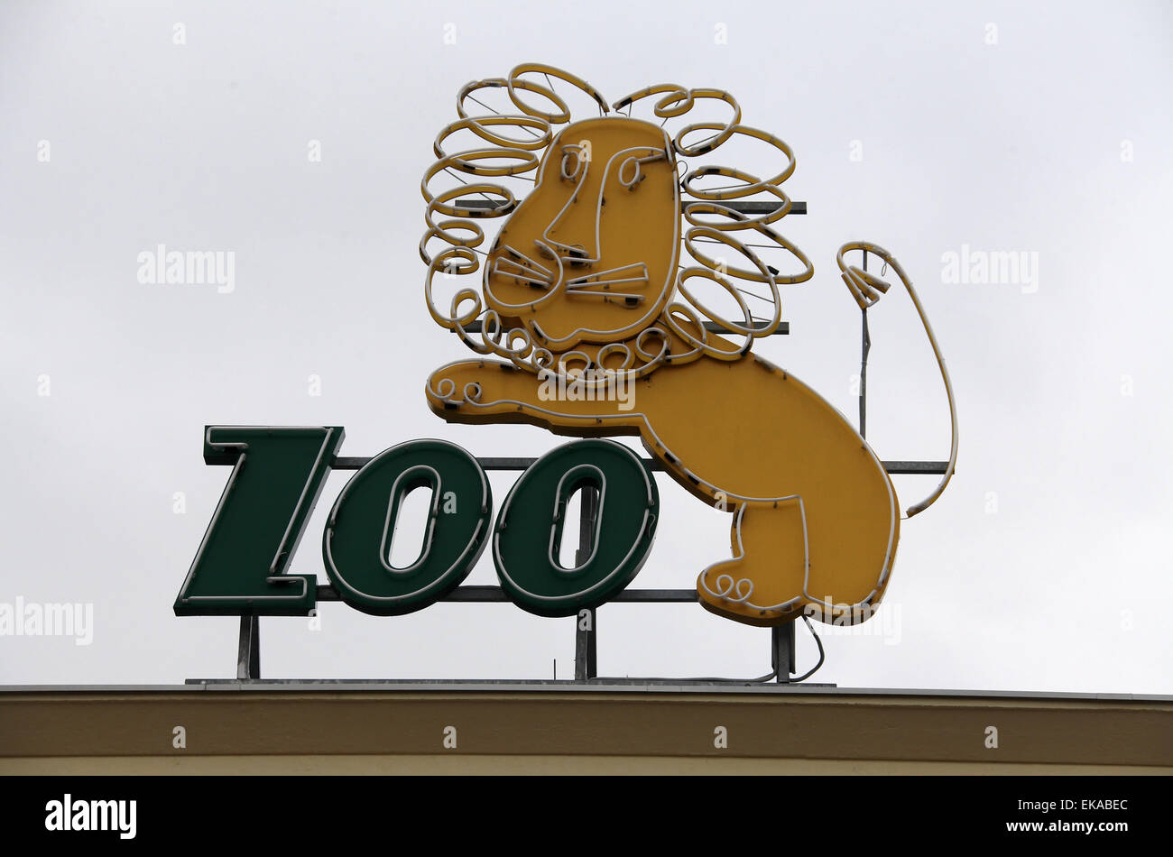 Sign zoo hi-res stock photography and images - Alamy
