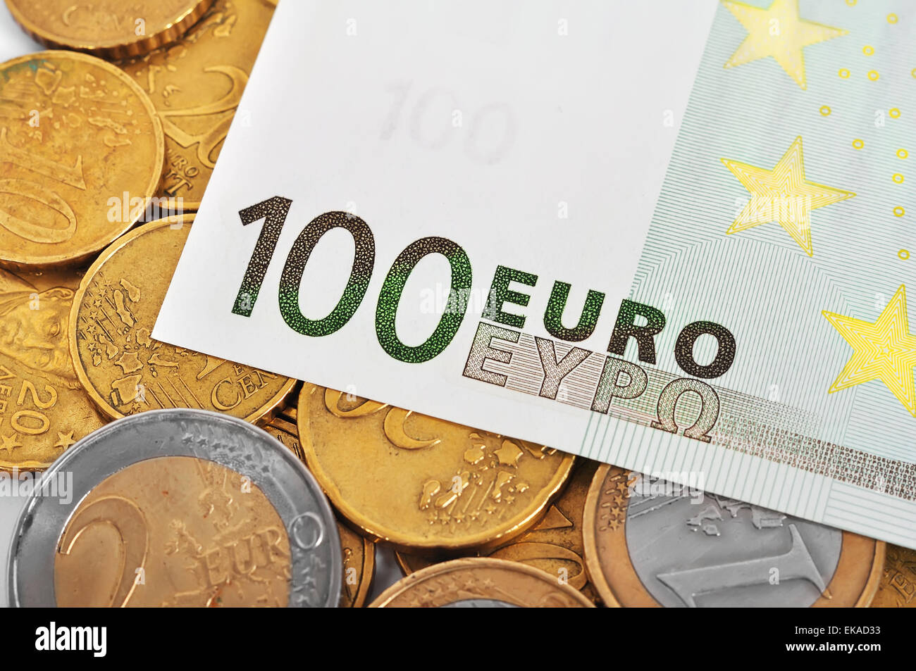 twenty euro bills and coins, close up Stock Photo - Alamy