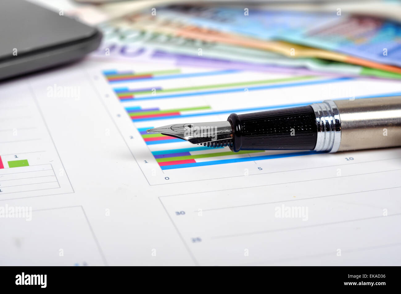 Report with charts hi-res stock photography and images - Alamy