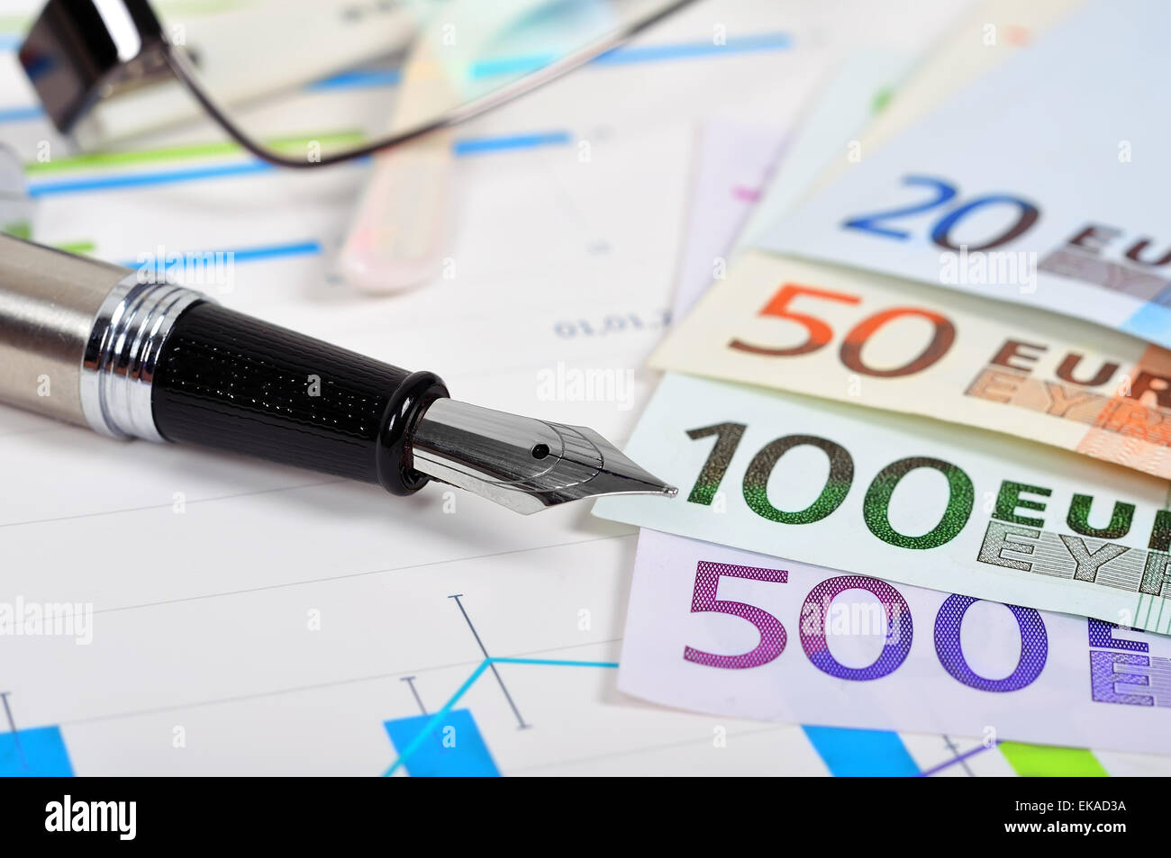 Euro bills and ink pen, close up Stock Photo - Alamy