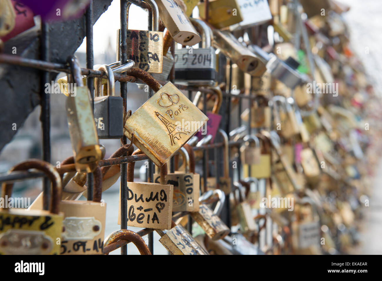 Love locks on Pont Neuf in Paris, France EU Stock Photo - Alamy