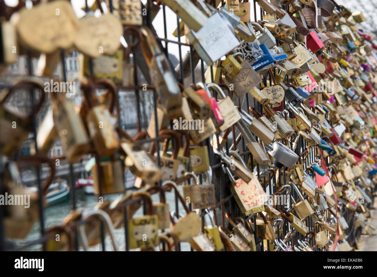 Love locks on Pont Neuf in Paris, France EU Stock Photo - Alamy
