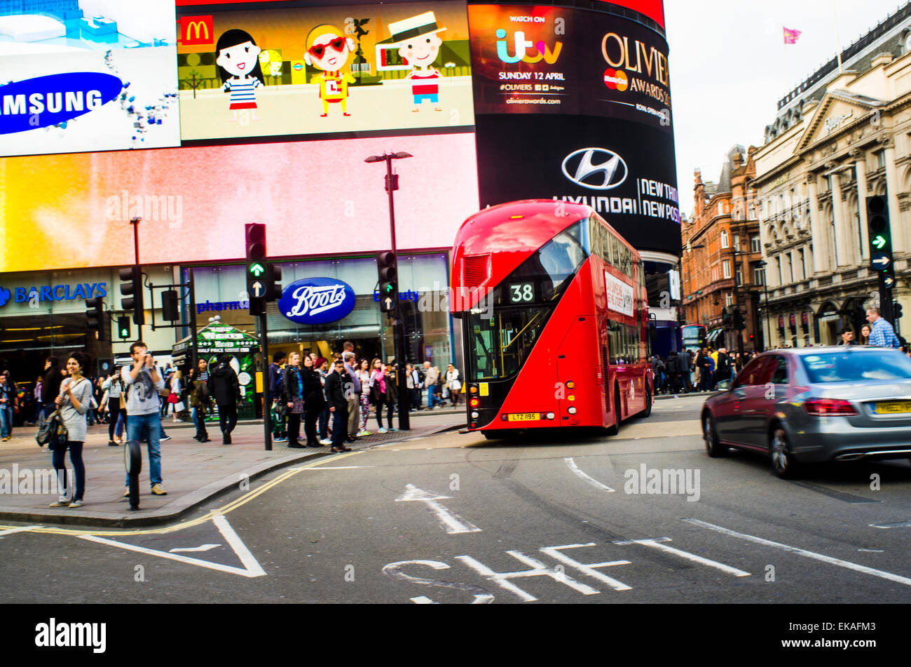A busy junction, buses, commuters, taxis, at London's Piccadilly at the ...