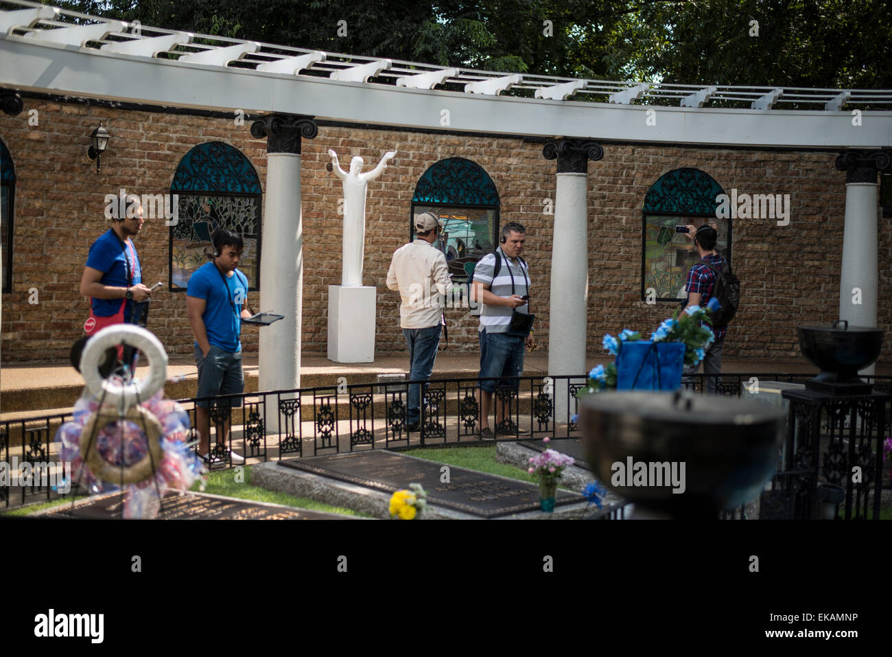 Graceland , the Elvis graveside , Meditation Garden Stock Photo - Alamy