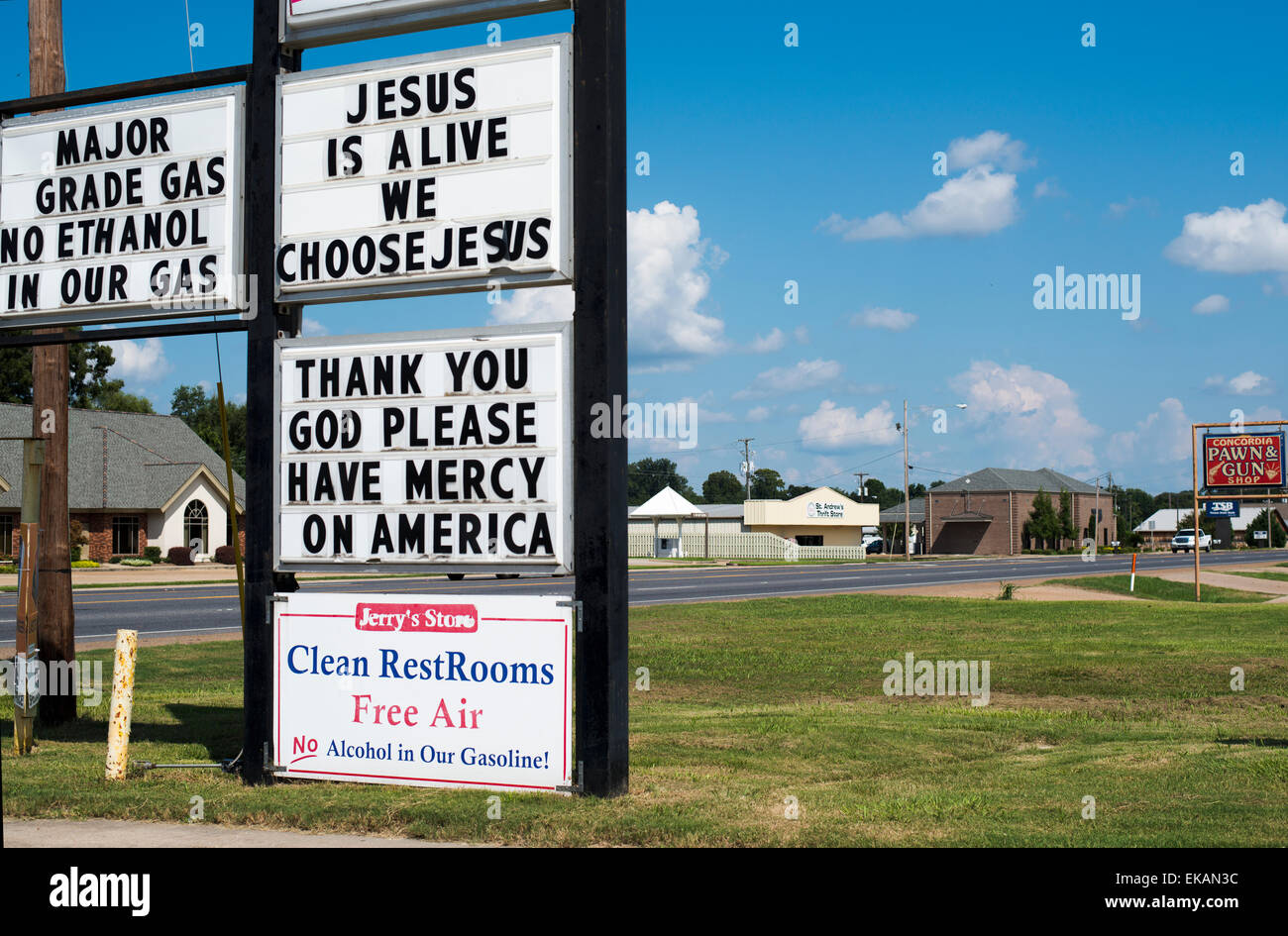 Natchez Miss , Ubiquitous signs ,one sign fits all Stock Photo - Alamy