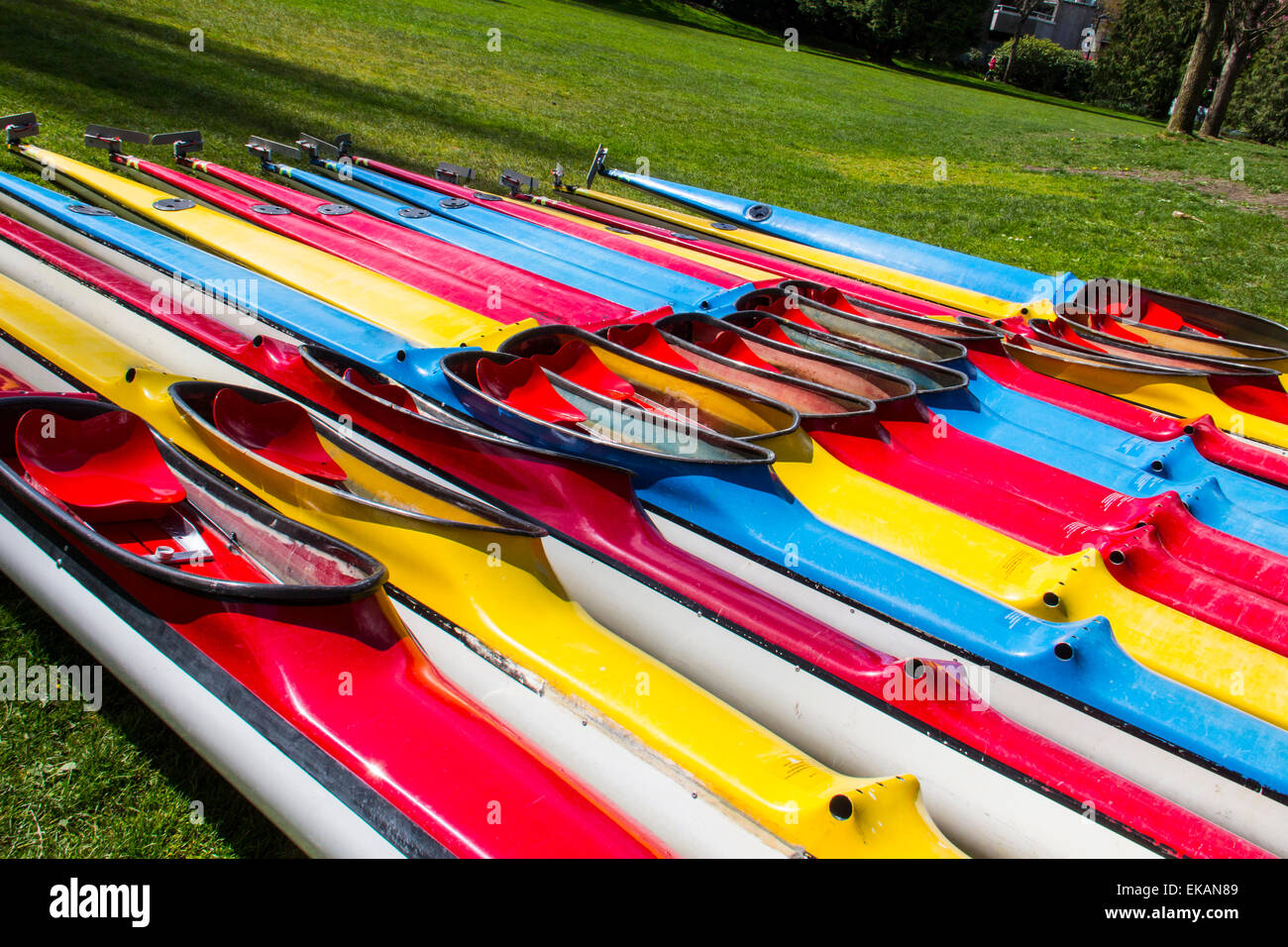 Colorful kayaks hi-res stock photography and images - Alamy