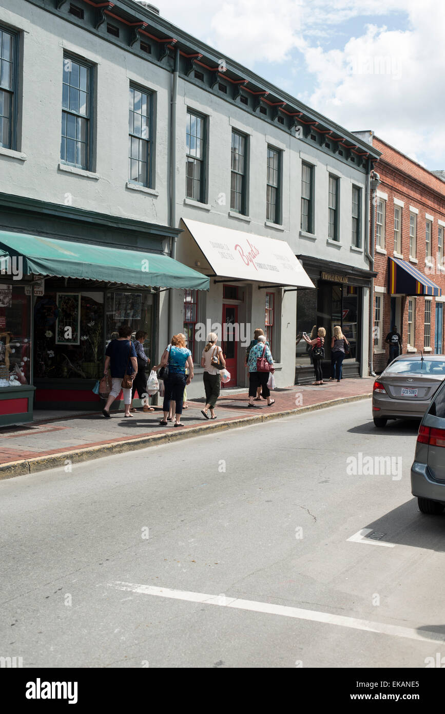 Savannah Main Street Shopping Stock Photo - Alamy
