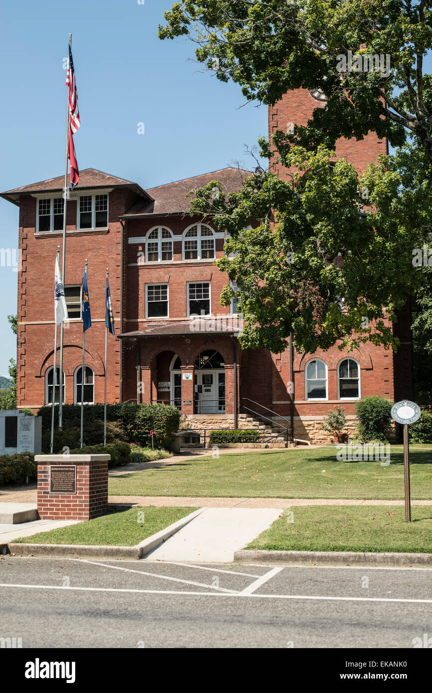 Main street Dayton Tenn. Rhea County, Courthouse Stock Photo - Alamy