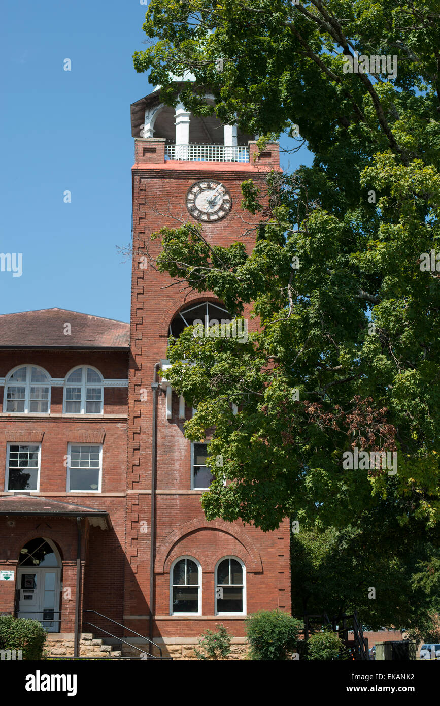 Main street Dayton Tenn. Rhea County, Courthouse Stock Photo - Alamy