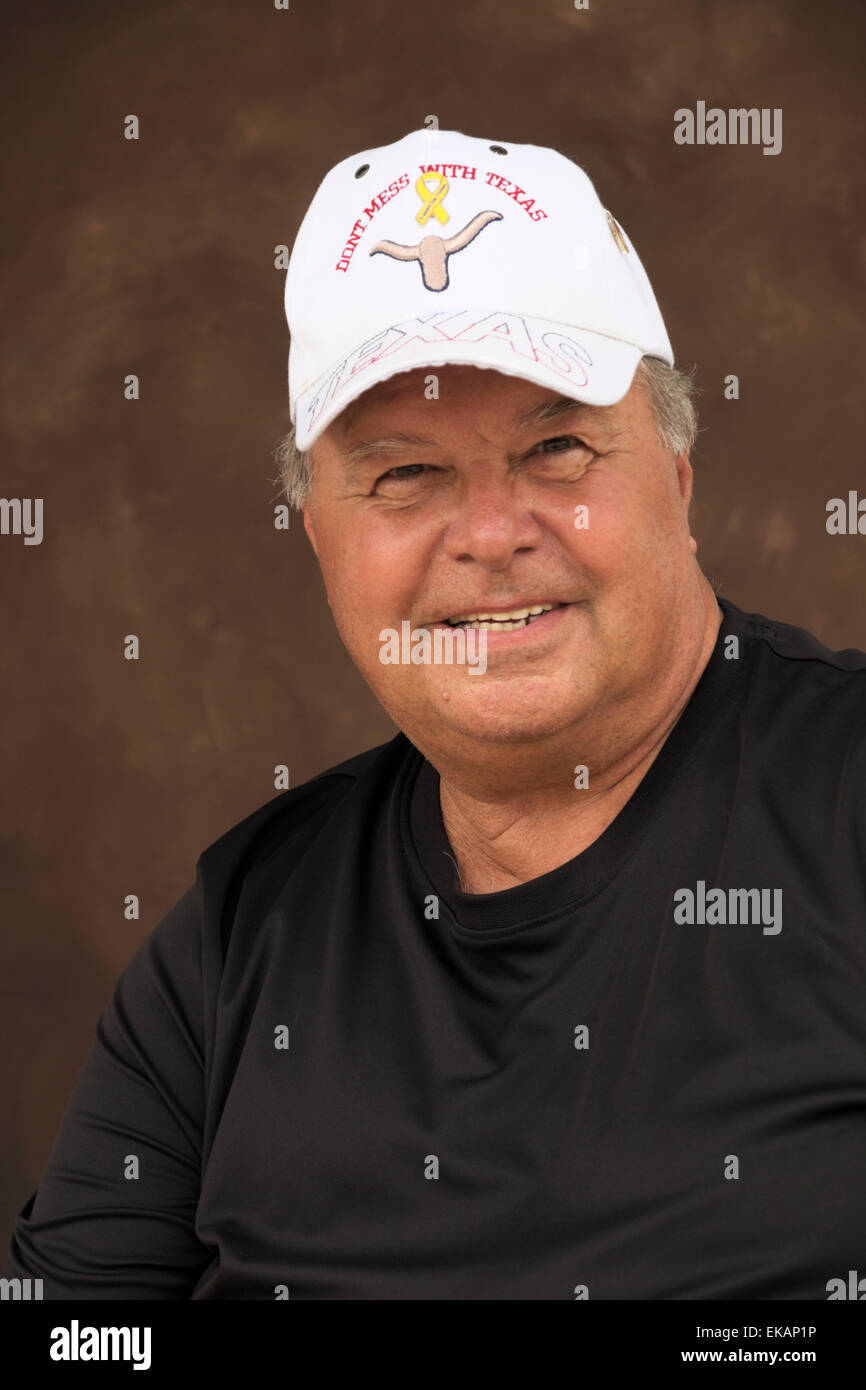 Elderly man wearing baseball cap hi-res stock photography and images ...