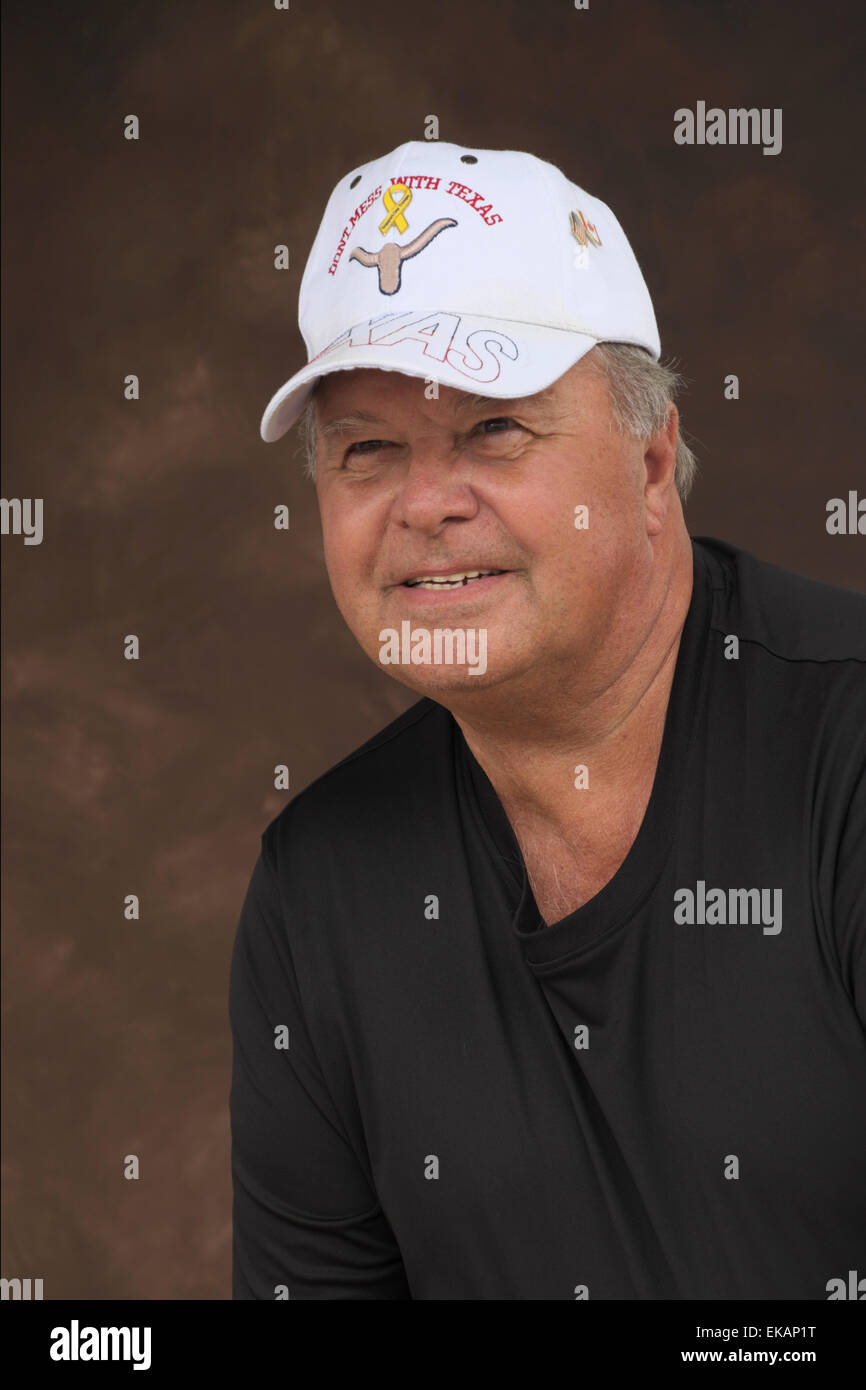 Elderly man wearing baseball cap hi-res stock photography and images ...