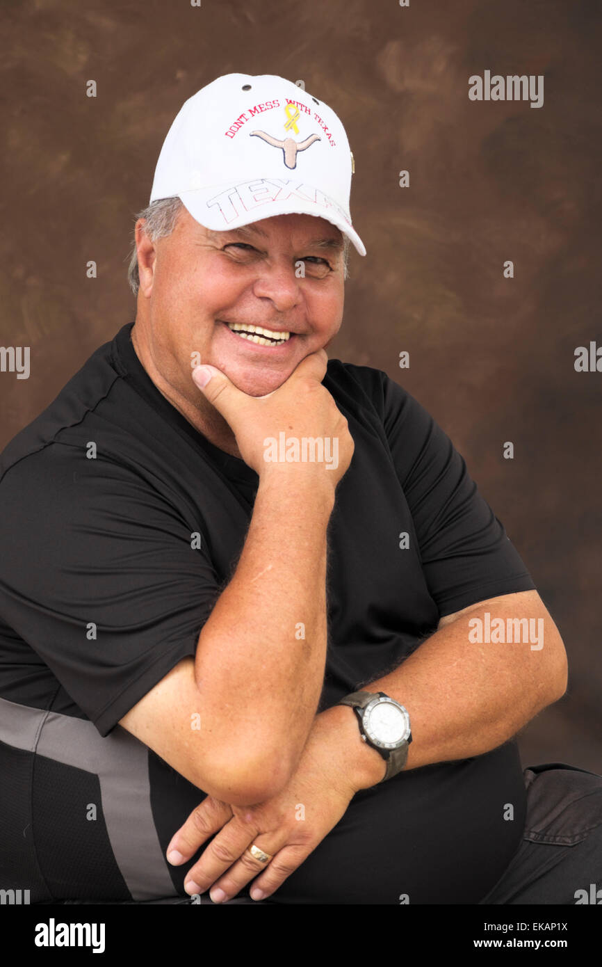 Elderly man wearing baseball cap hi-res stock photography and images ...