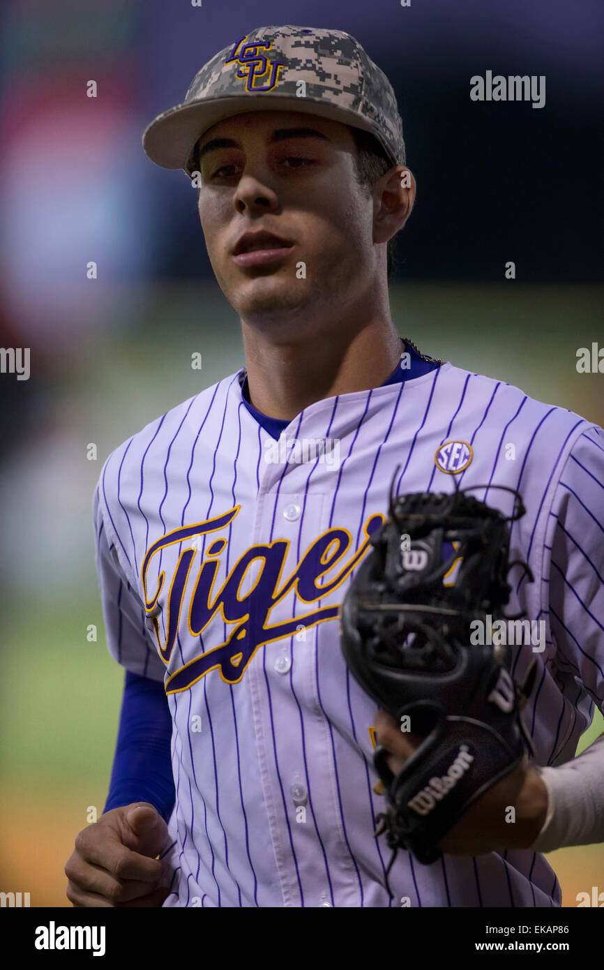 Rouge, LA, USA. 7th Apr, 2015. LSU infielder Kramer Robertson (3 ...