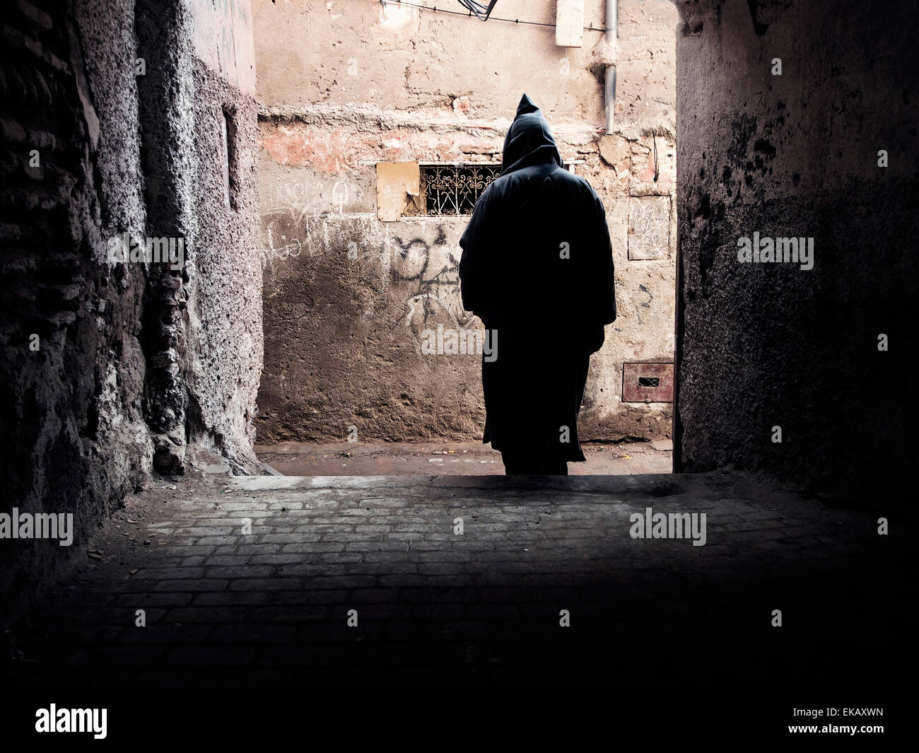 Man Dark Alley High Resolution Stock Photography and Images - Alamy