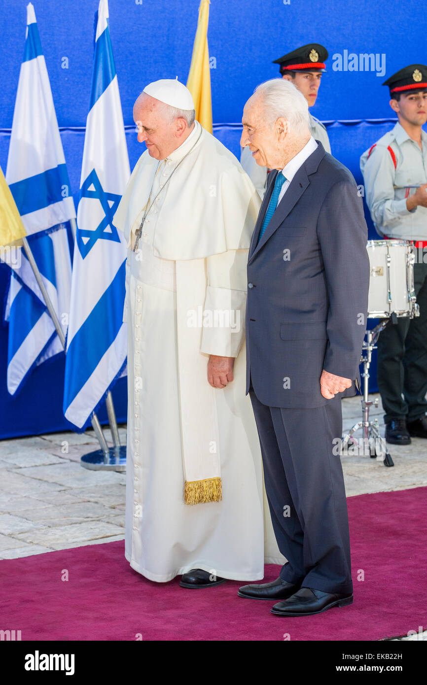 Pope Francis and President Shimon Peres during the Papal visit to ...
