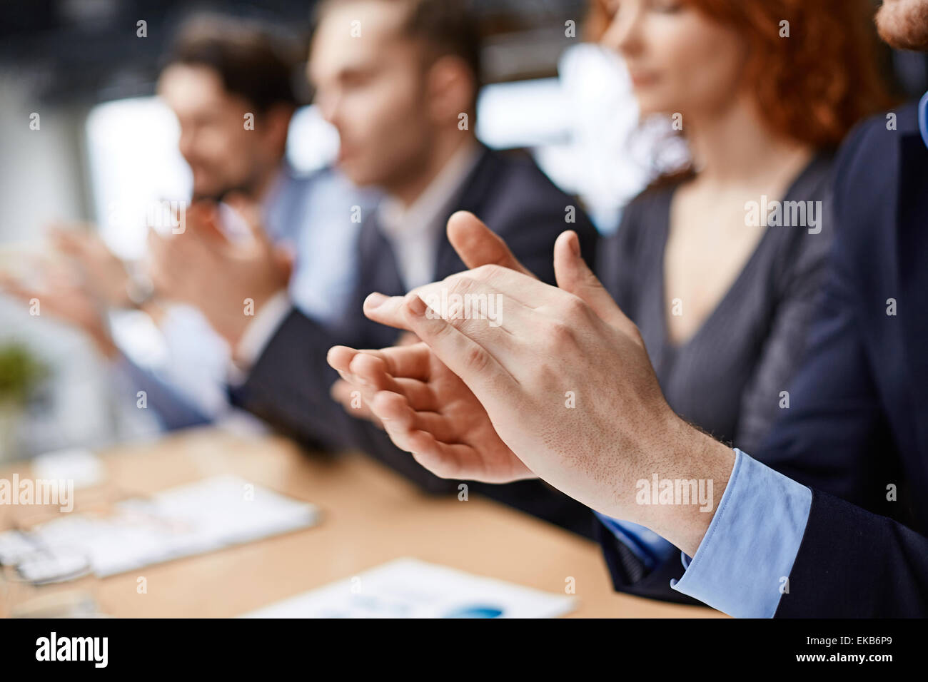 Hands applauding hi-res stock photography and images - Alamy