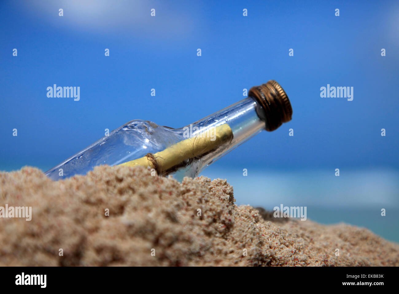 Message in a bottle Stock Photo - Alamy