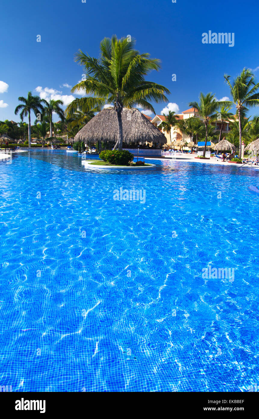 Caribbean sea water swimming pool hi-res stock photography and images ...