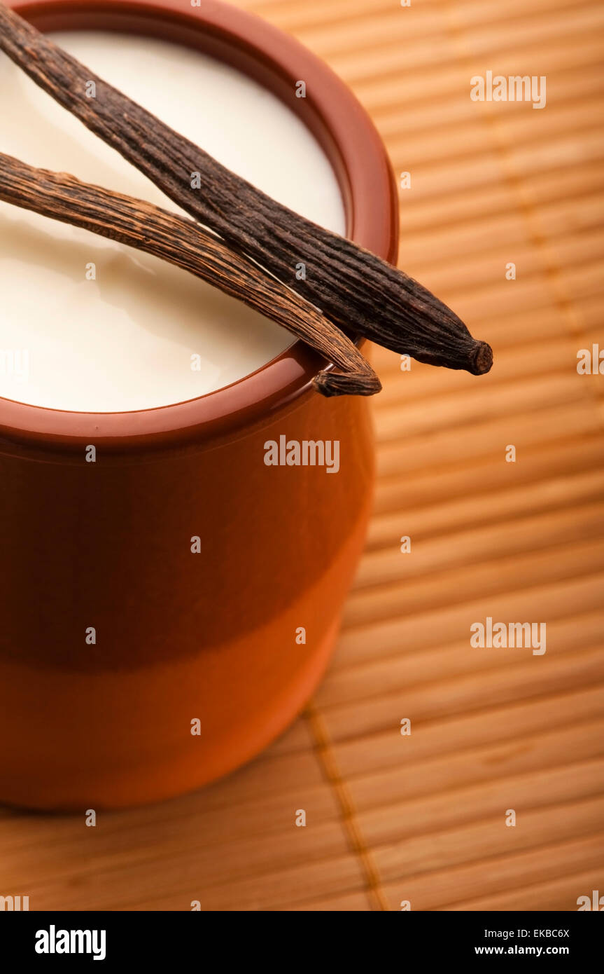 Sweet vanilla pudding dessert Stock Photo - Alamy