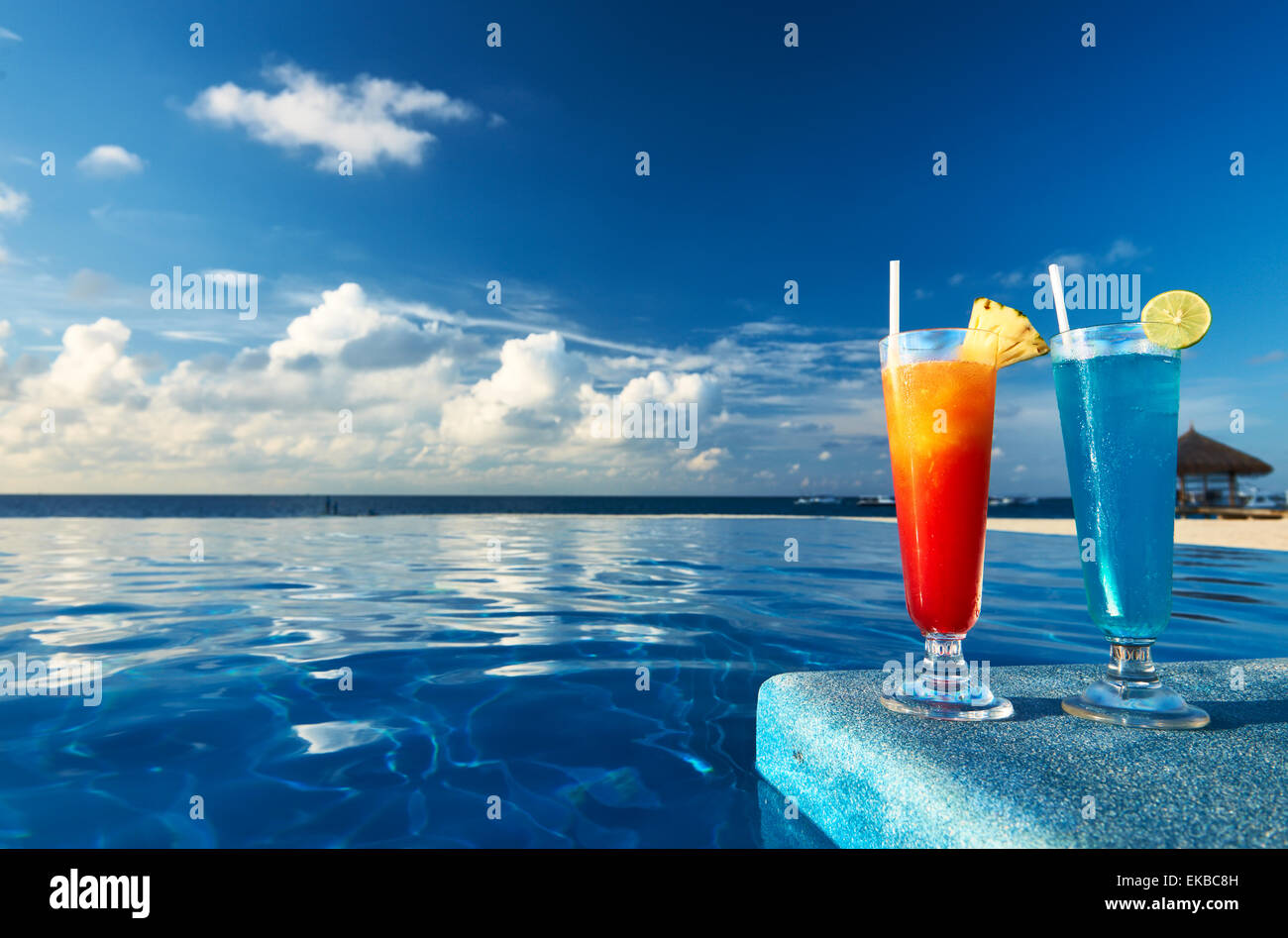 Cocktails near swimming pool Stock Photo - Alamy