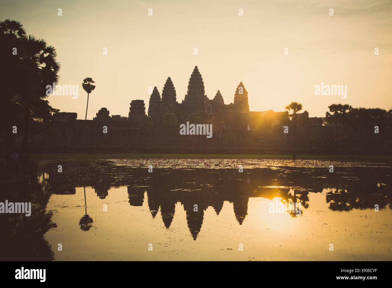 Angkor wat temple and colour hi-res stock photography and images - Alamy