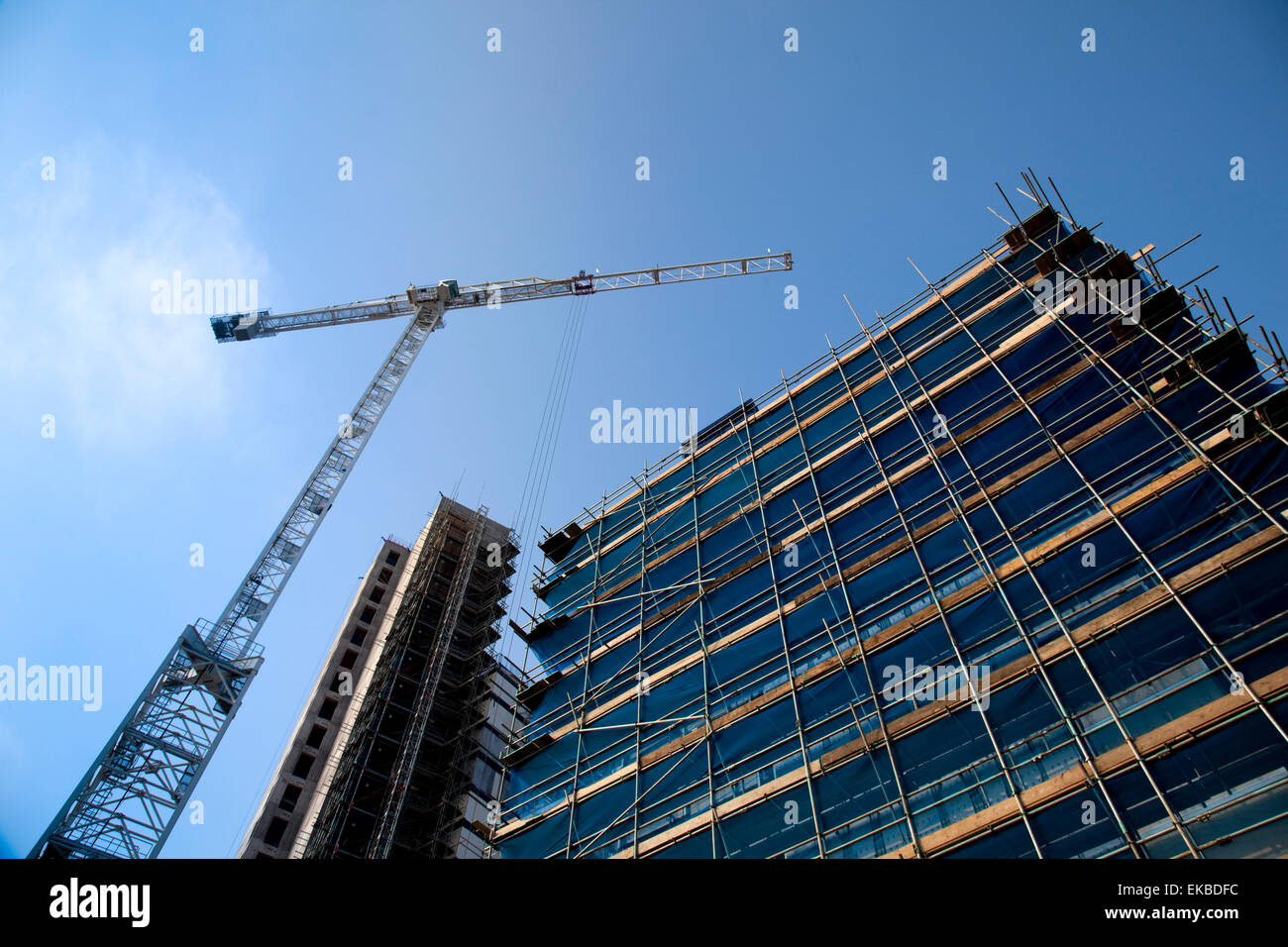 Scaffold Skyscraper High Resolution Stock Photography and Images - Alamy