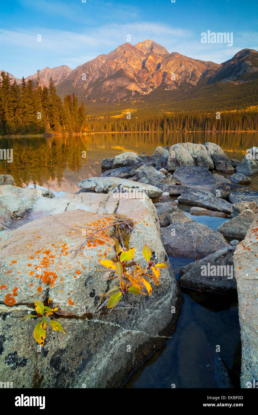 Pyramid lake pyramid mountain jasper hi-res stock photography and ...