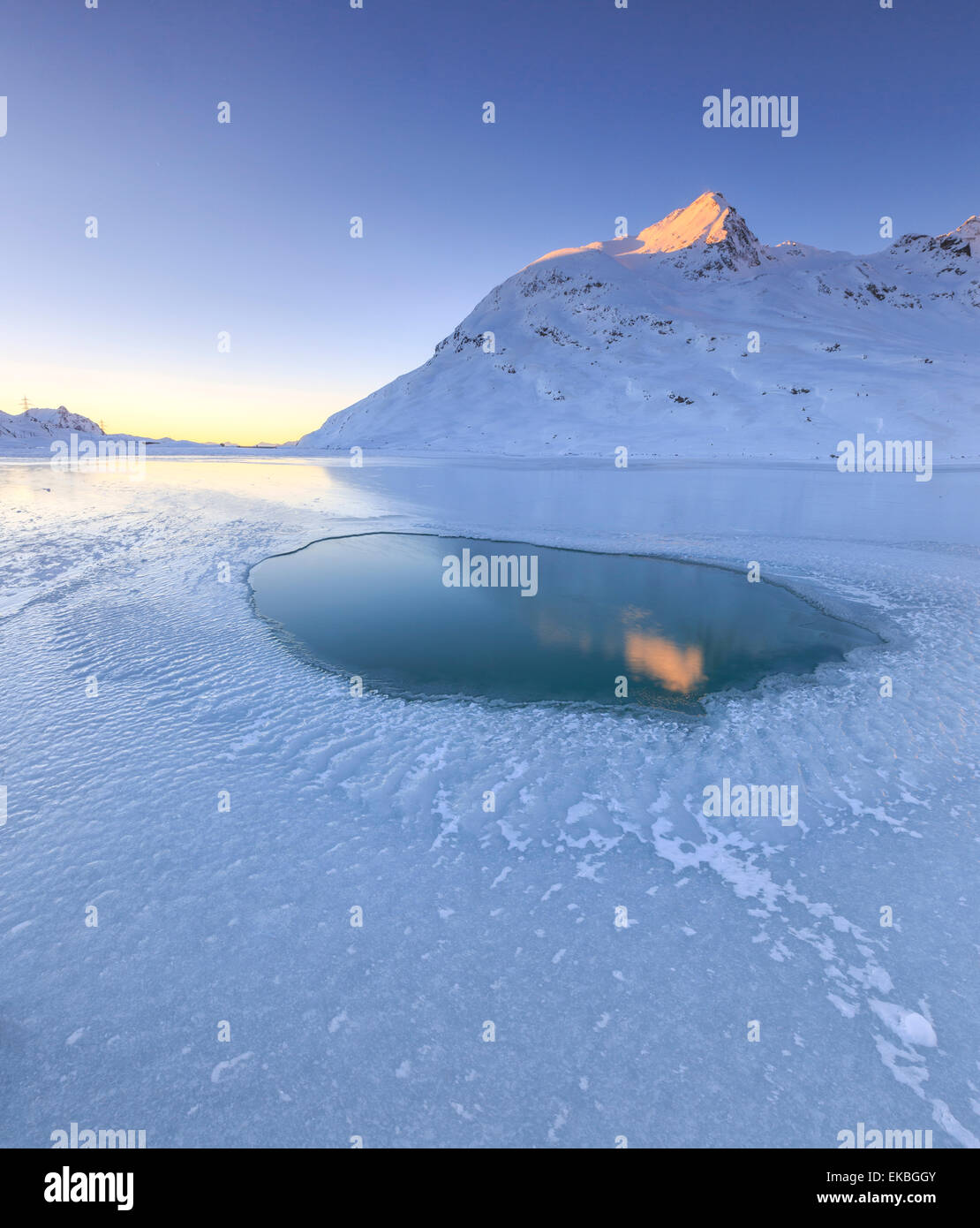 Lago bianco hi-res stock photography and images - Alamy