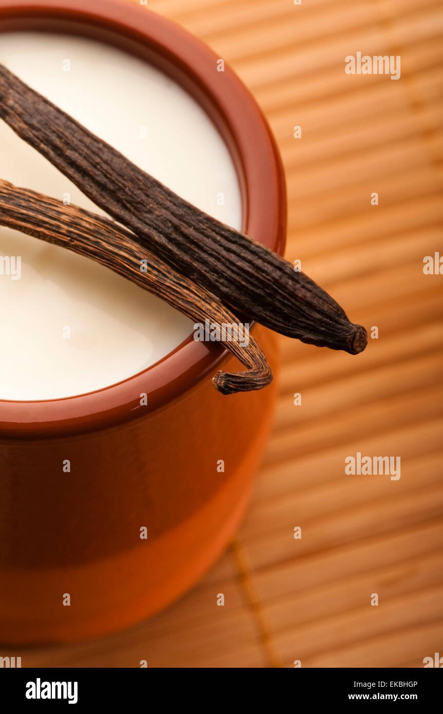 Sweet vanilla pudding dessert Stock Photo - Alamy