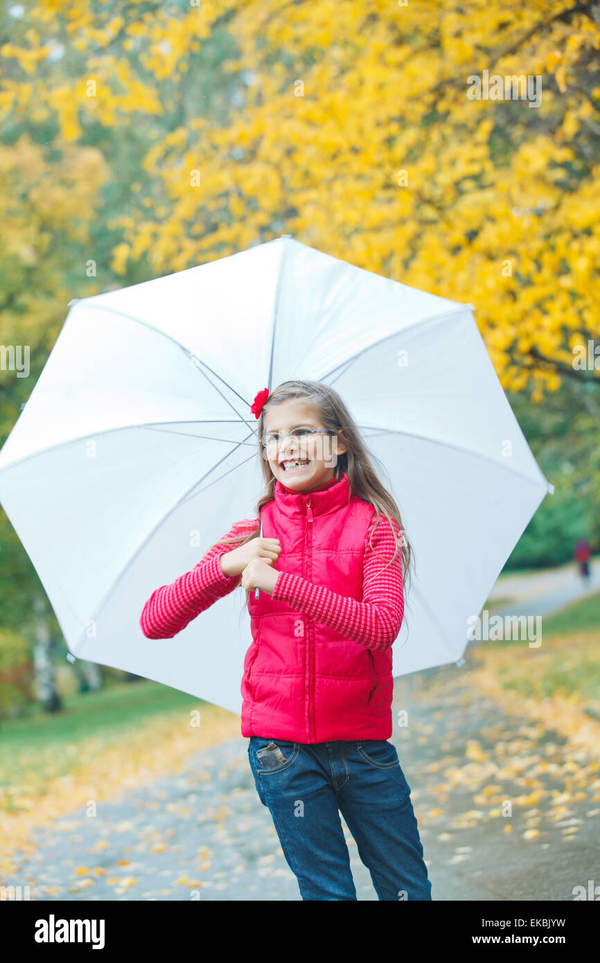 Little girl walking in the rain Stock Photo - Alamy