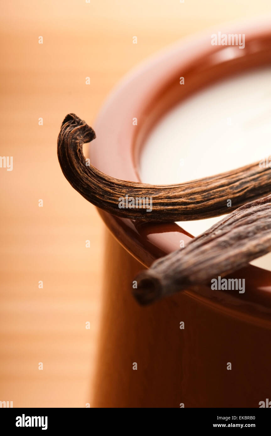 Sweet vanilla pudding dessert Stock Photo - Alamy