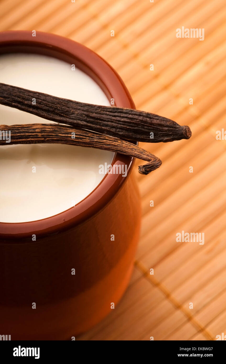 Sweet vanilla pudding dessert Stock Photo - Alamy