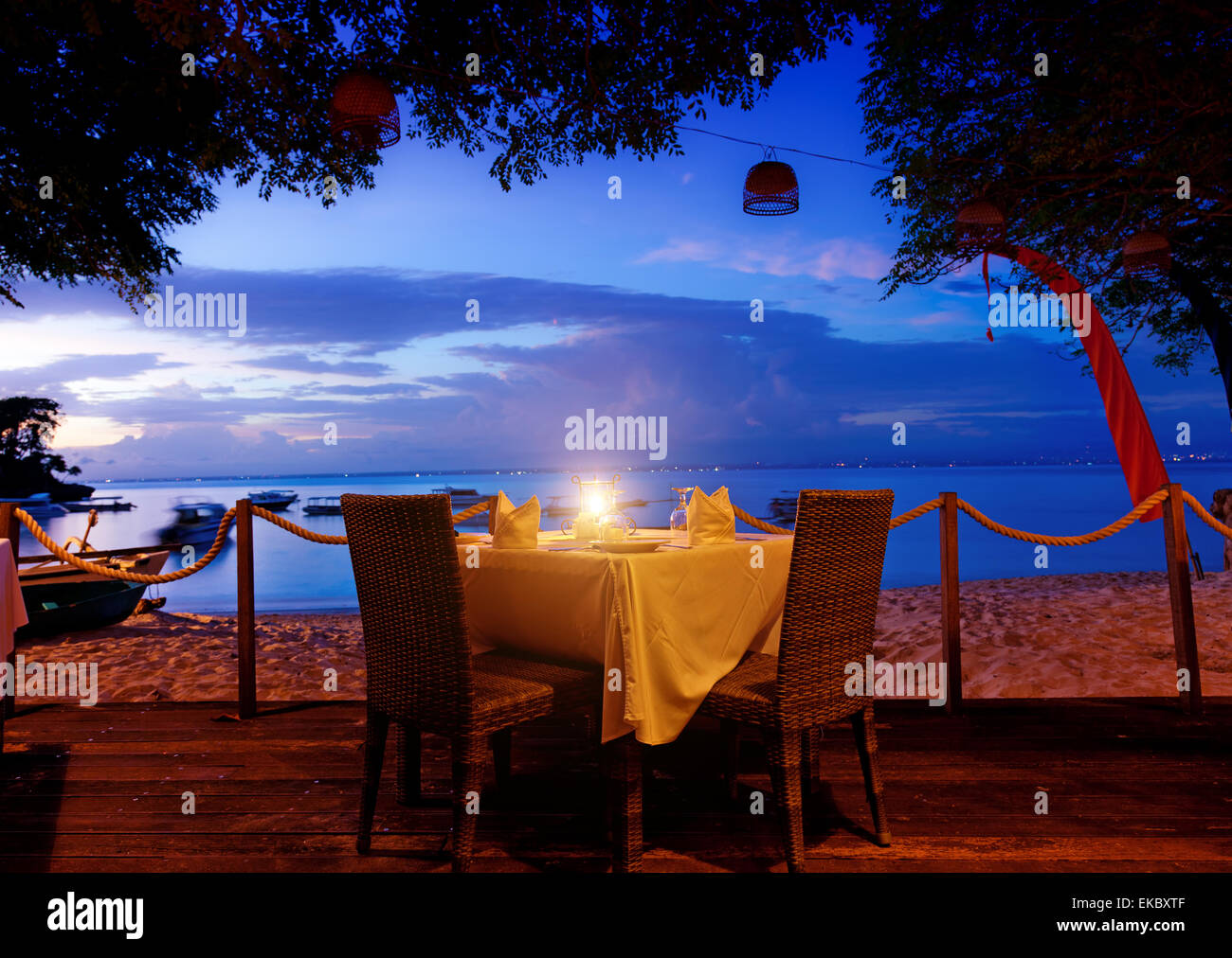 Meal on the beach hi-res stock photography and images - Alamy