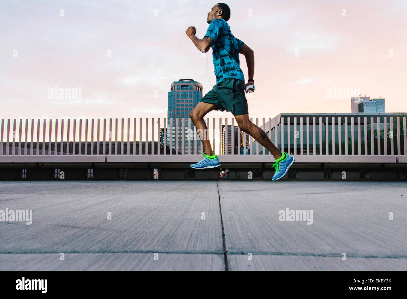 Well Built Man High Resolution Stock Photography and Images - Alamy