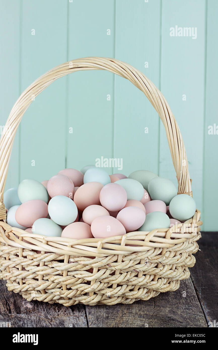 Basket full of fresh eggs hi-res stock photography and images - Alamy