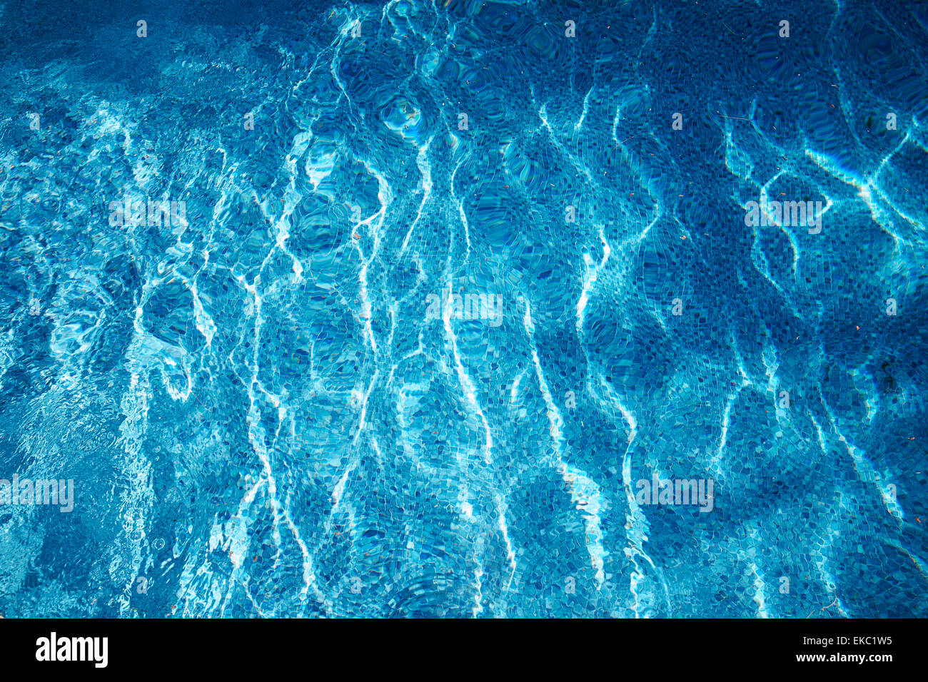 Turquoise sunlit swimming pool Stock Photo - Alamy