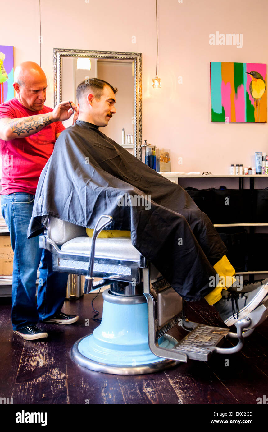Man having hair cut salon hi-res stock photography and images - Alamy