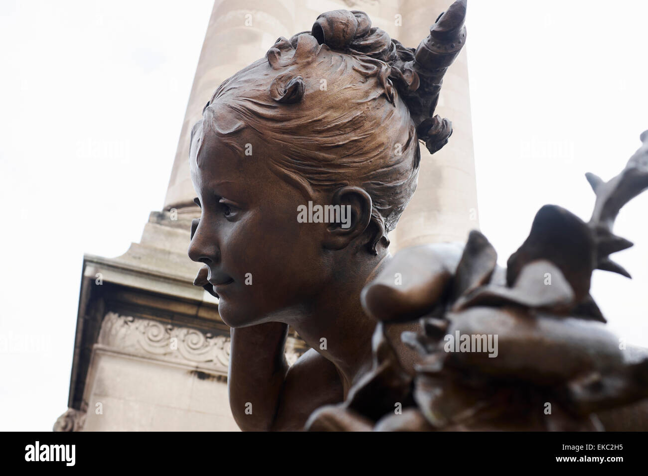 Female human statue hi-res stock photography and images - Alamy