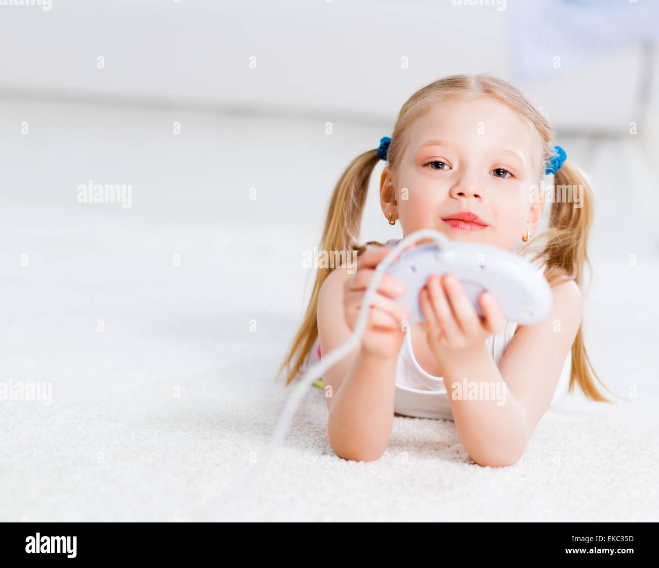 girl playing on a game console Stock Photo - Alamy