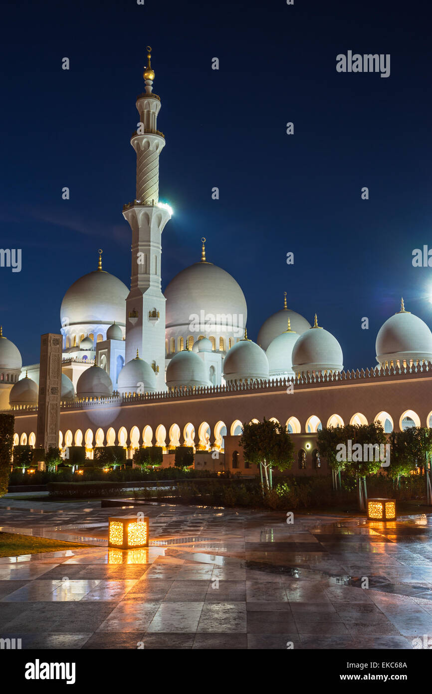Sheikh zayed grand mosque hi-res stock photography and images - Alamy